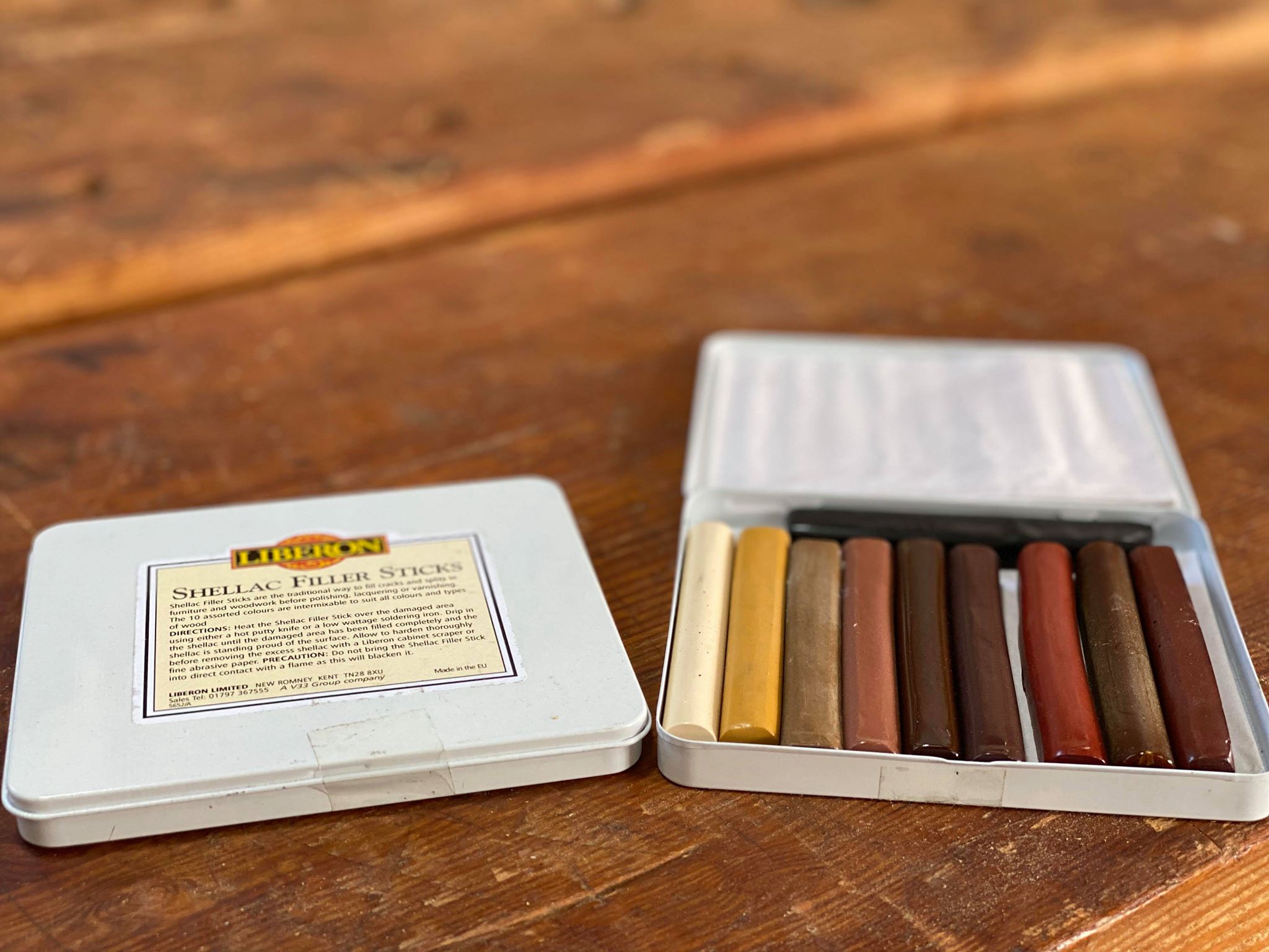Liberon Shellac Filler Sticks - tin of 10 - Dubbeld Wood Tools
