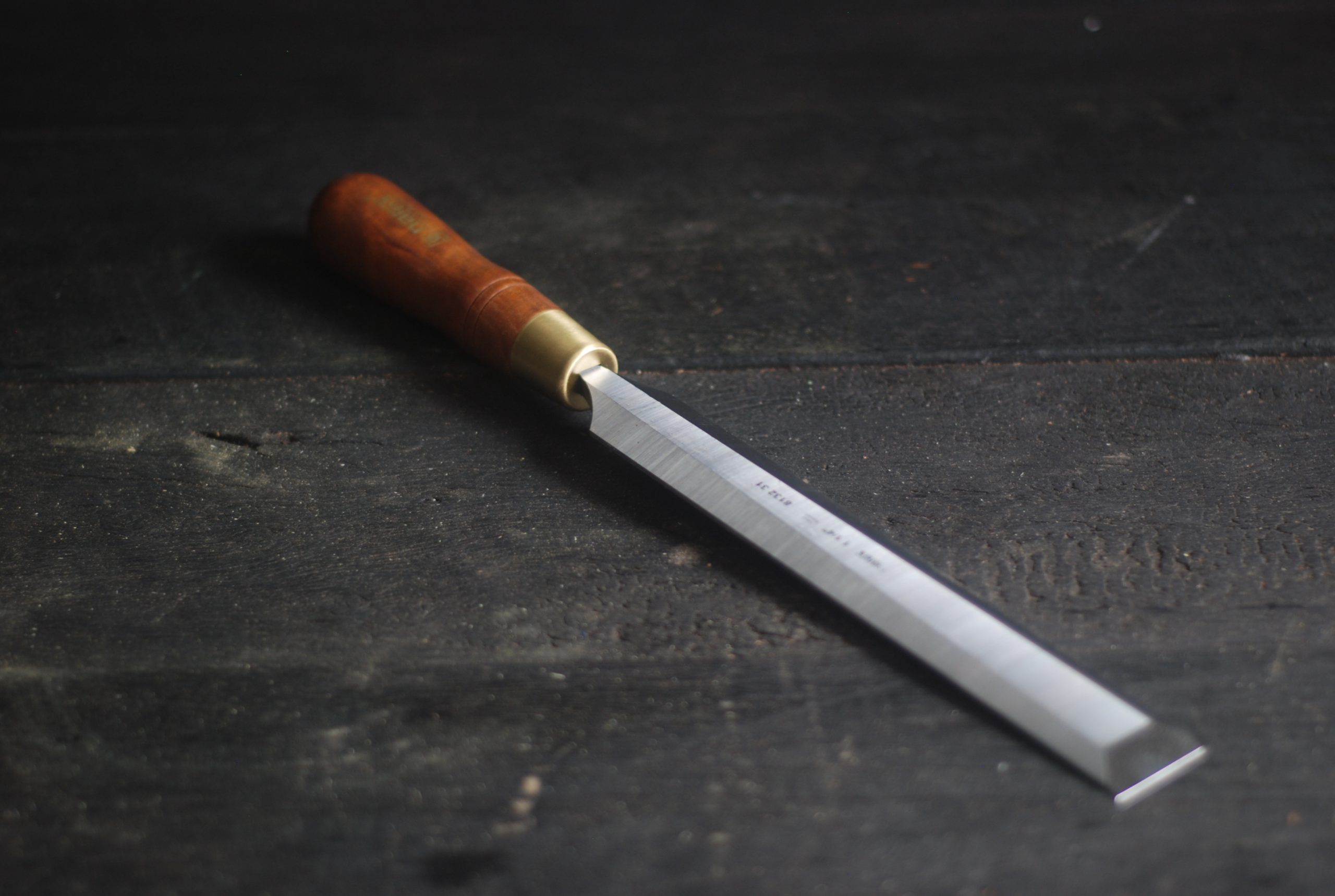 Paring chisel - 1 1/4" - Dubbeld Wood Tools